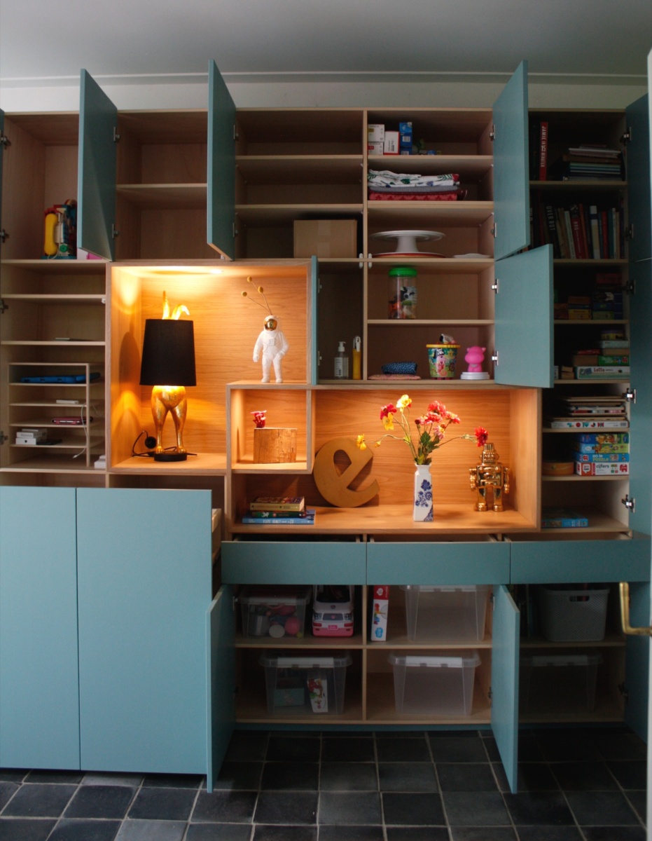 Kast met grote toonvakken - Studio Hamerhaai